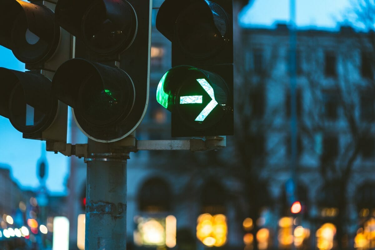 A guide to traffic lights for the learner driver - WeTrust.co.uk
